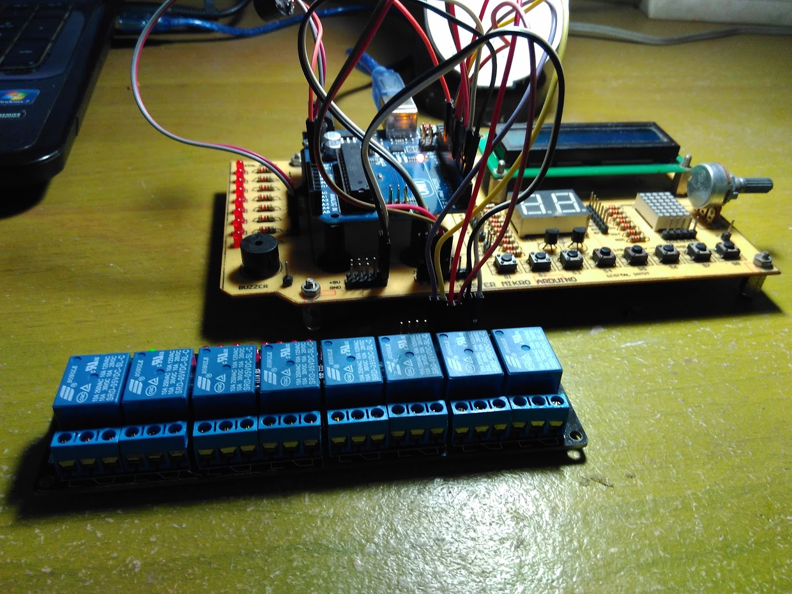 The Quiz Button with 4 of Group