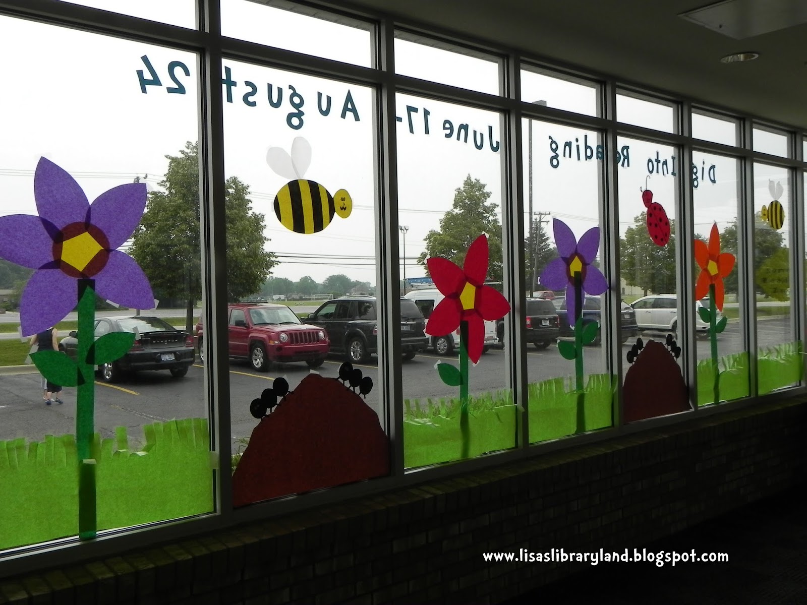 Libraryland: Summer Reading Window Display
