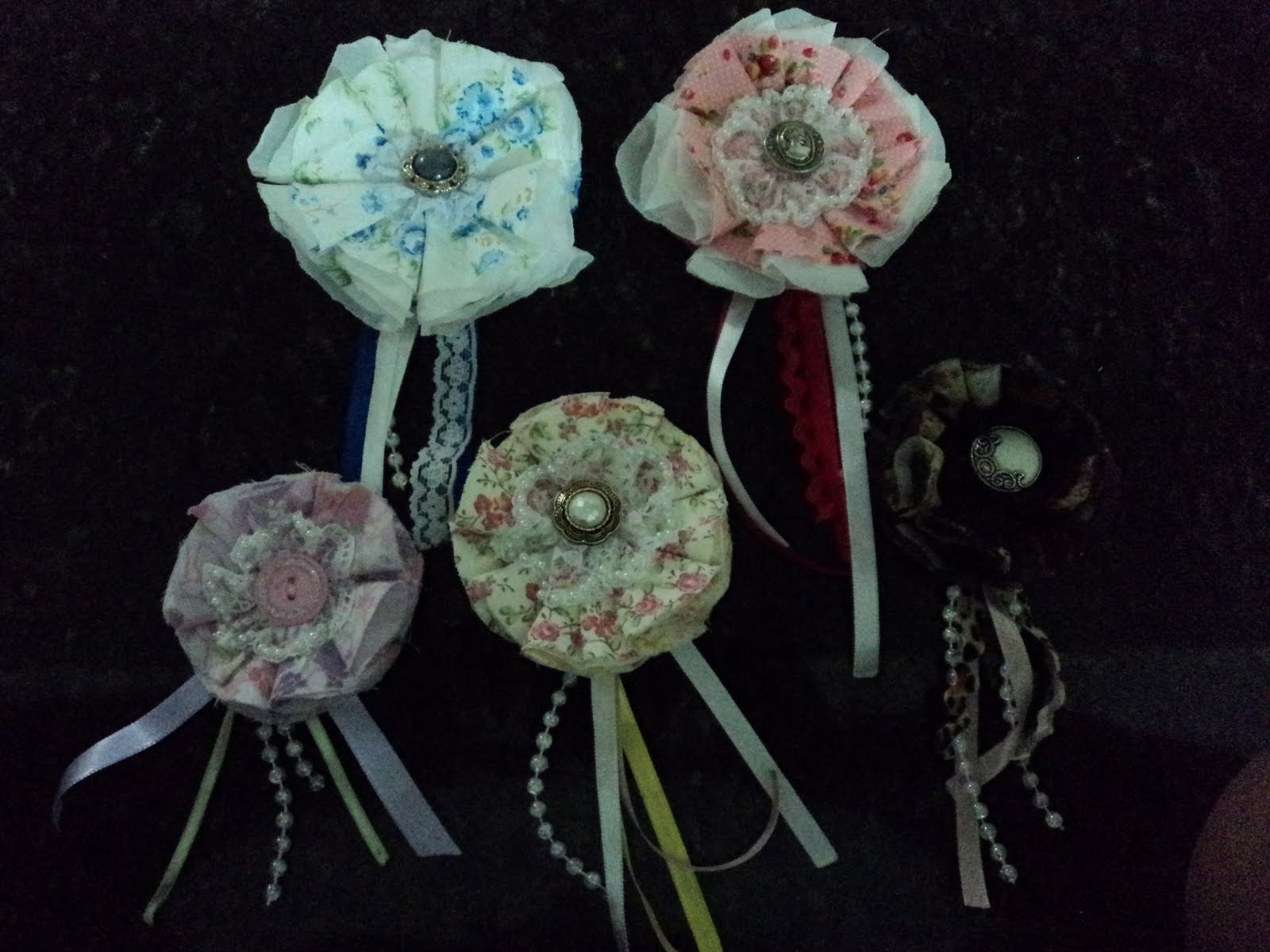 Ateliê Colibri Criativo........: BROCHES DE TECIDOS... PASSO A PASSO