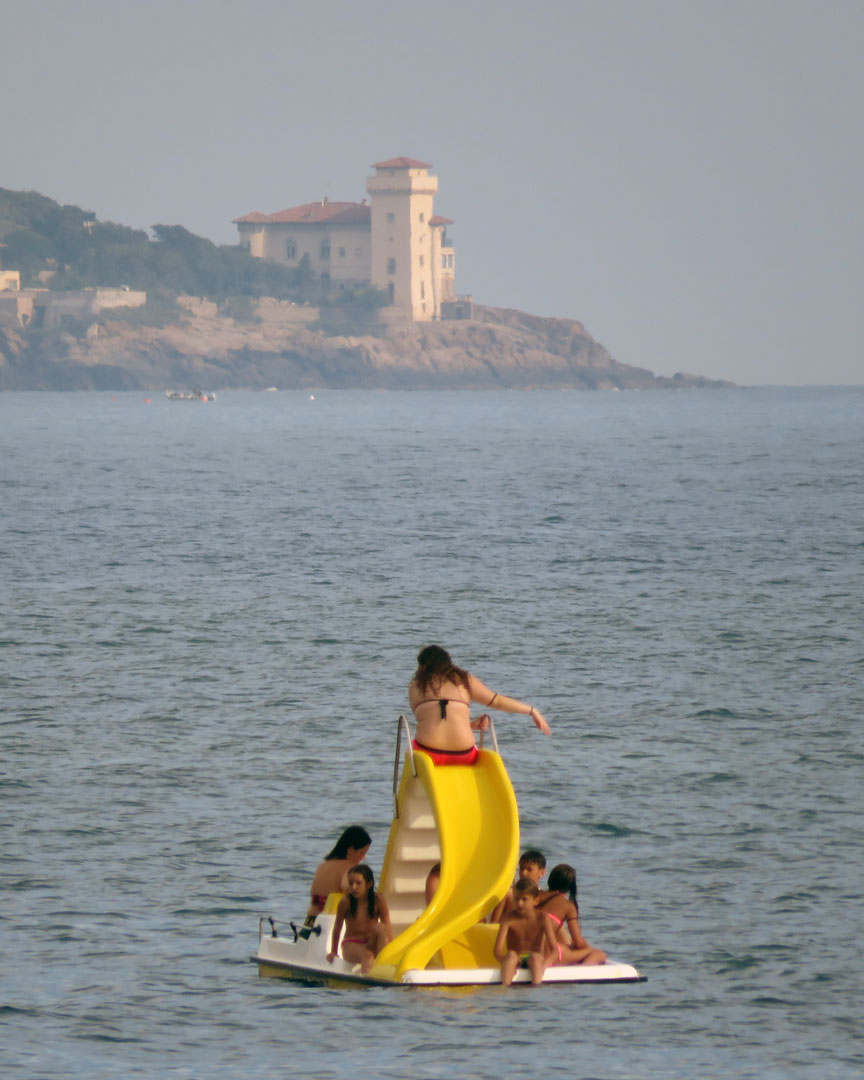 Livorno una foto al giorno: Lo scivolo ed il castello