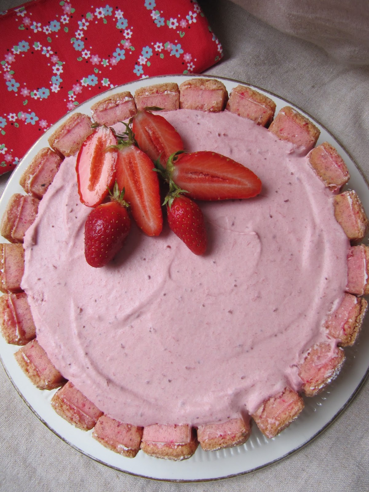 La cuisine d'ici et d'ISCA: Charlotte mousse aux fruits rouges
