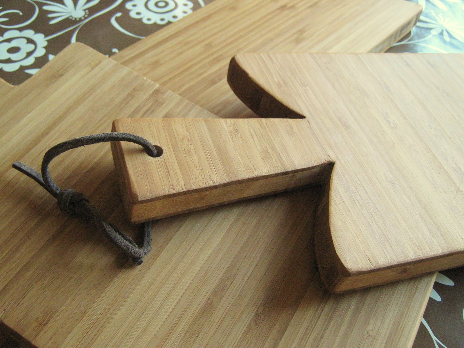 Rindy Mae: DIY Bamboo Bread Boards