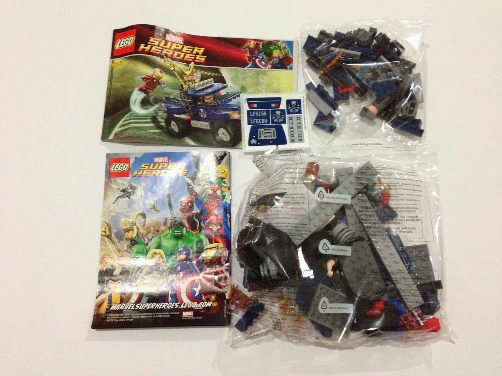 Toy A Day: #947 of Year 4 Lego 6867 Superheroes Loki's Cosmic Cube Escape