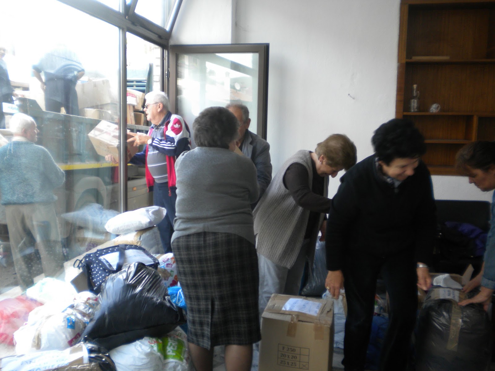 ΕΘΕΛΟΝΤΙΚΗ ΔΡΑΣΗ ΠΟΛΙΤΩΝ ΣΙΑΤΙΣΤΑΣ: ΣΥΓΚΕΝΤΡΩΣΗ ΤΡΟΦΙΜΩΝ ΓΙΑ ΤΟΥ ΠΡΟΣΦΥΓΕΣ