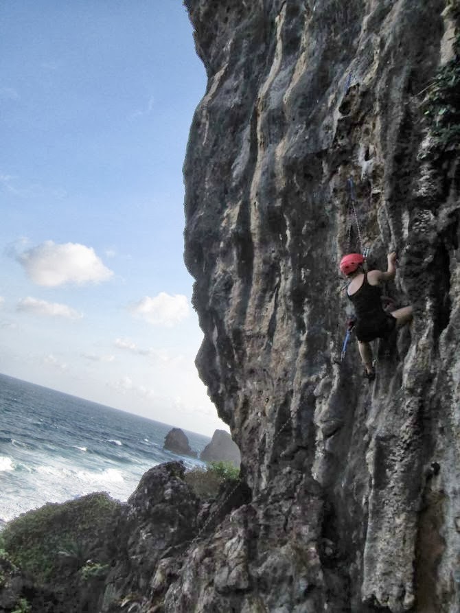 YOGYAKARTA ADVENTURE TOUR: MERAPI VOLCANO TRACKING