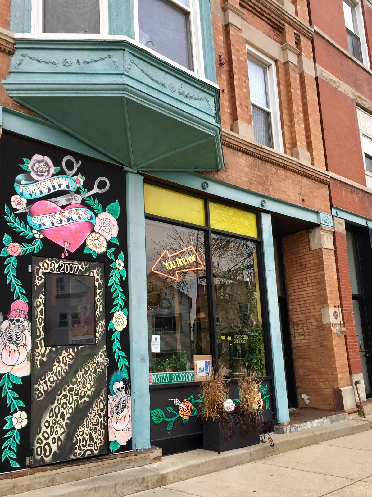 Thoroughly Modern Emily: Review: Twisted Scissors Chicago