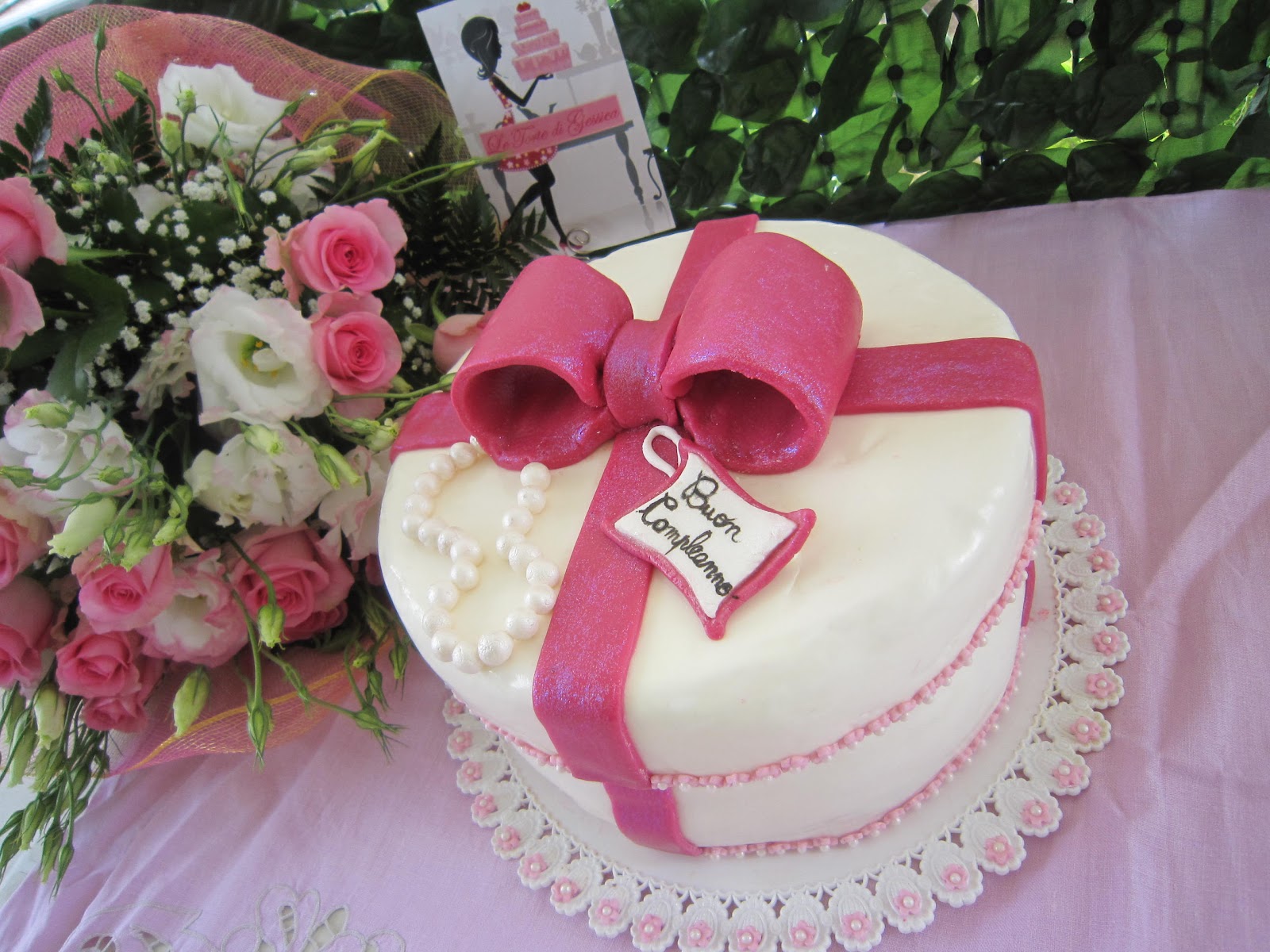 Torta Pacco regalo in Pasta di zucchero - Le Torte di Gessica