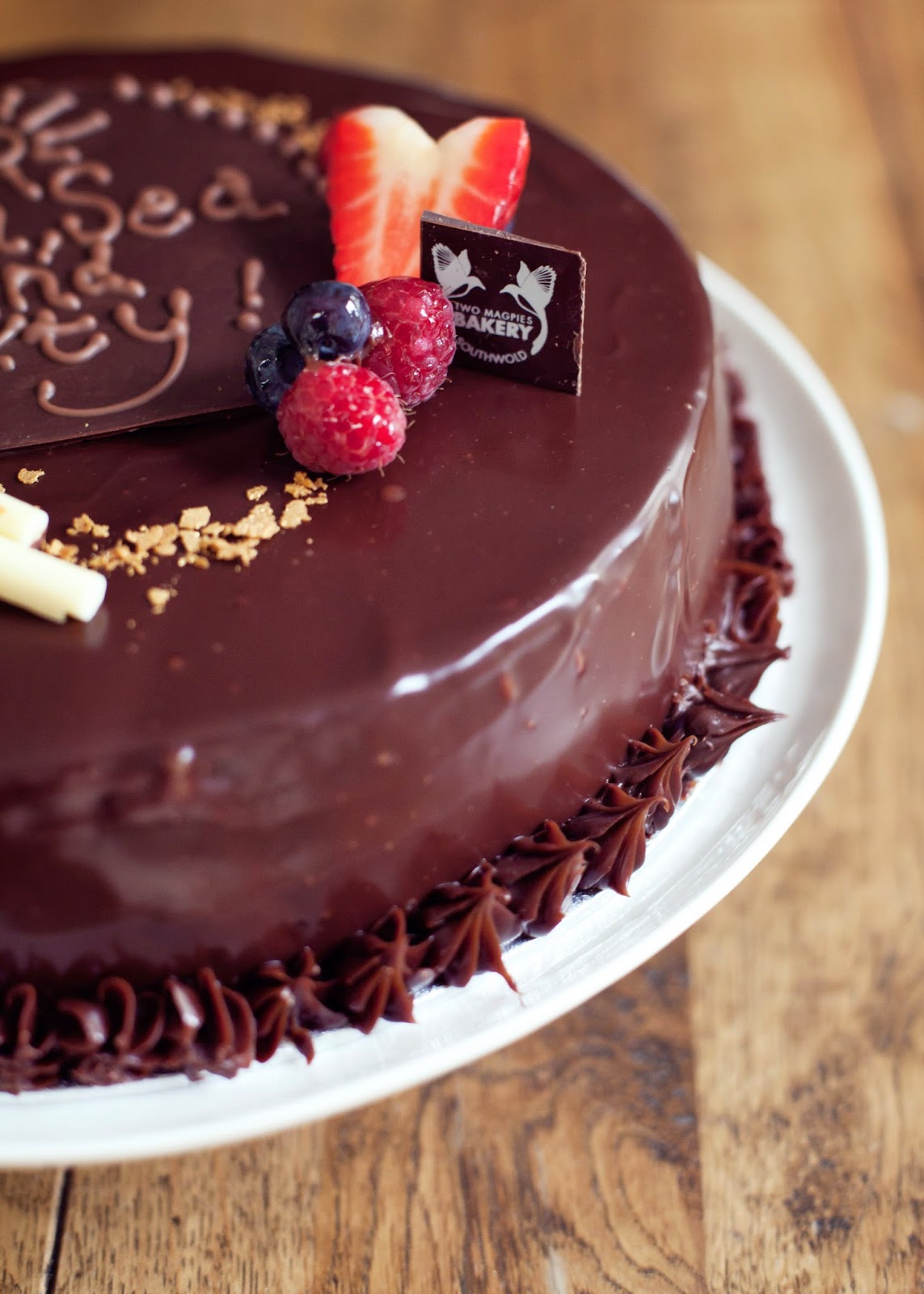 "NEVER EAT WOBBLY JELLY": TWO MAGPIES BAKERY // SOUTHWOLD