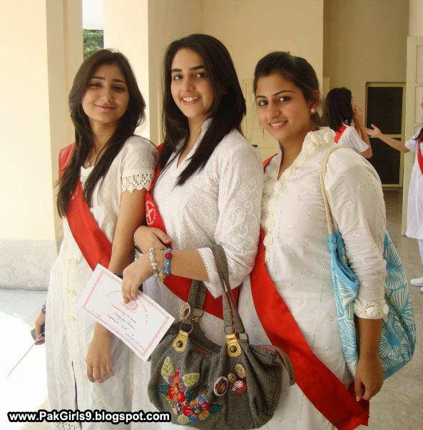 Beautiful Celebrity Pictures: Pakistani College Girls Best Collection