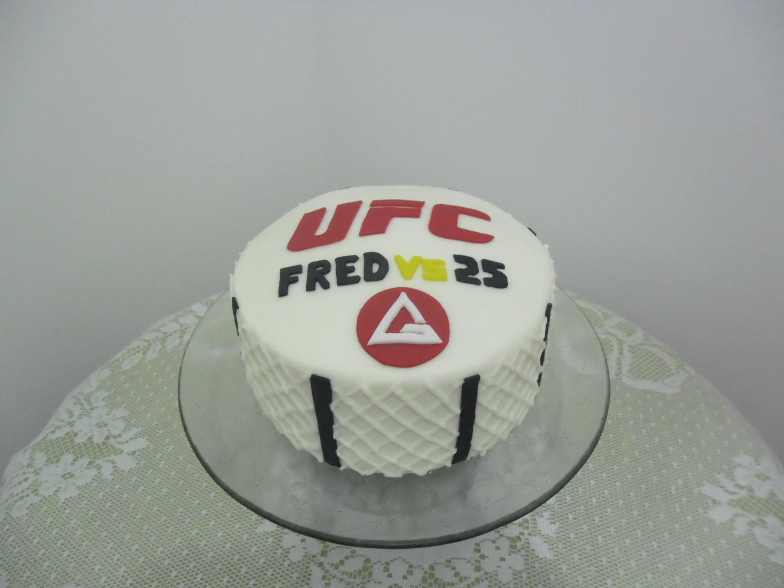 Doces da Carlinha: Bolo UFC Fred