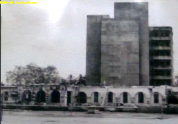 Jeevan's KALLI VALLI : Mananchira Square