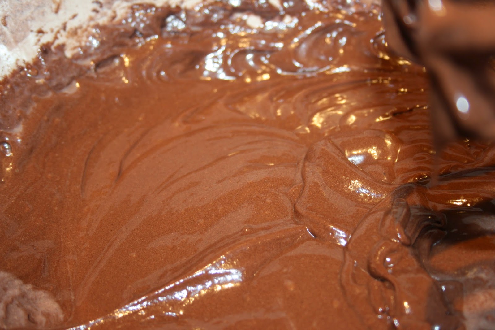 Caroline Makes....: Humpty Dumpty Creme Egg Cake