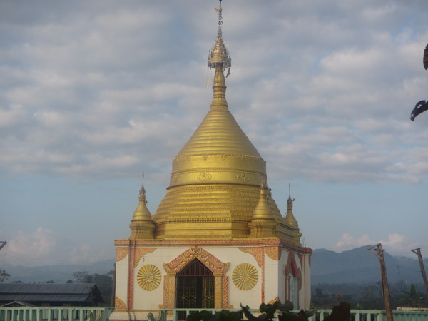 untitled: 2016/01/06 Myanmar,Tamu⇒Kalemyo南17km（走行距離時間 146k 8:16) “（￣へ ...