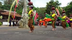 Belajar dan berbagi ilmu: Tari Buyung dan Upacara Serentaun Khas kuningan