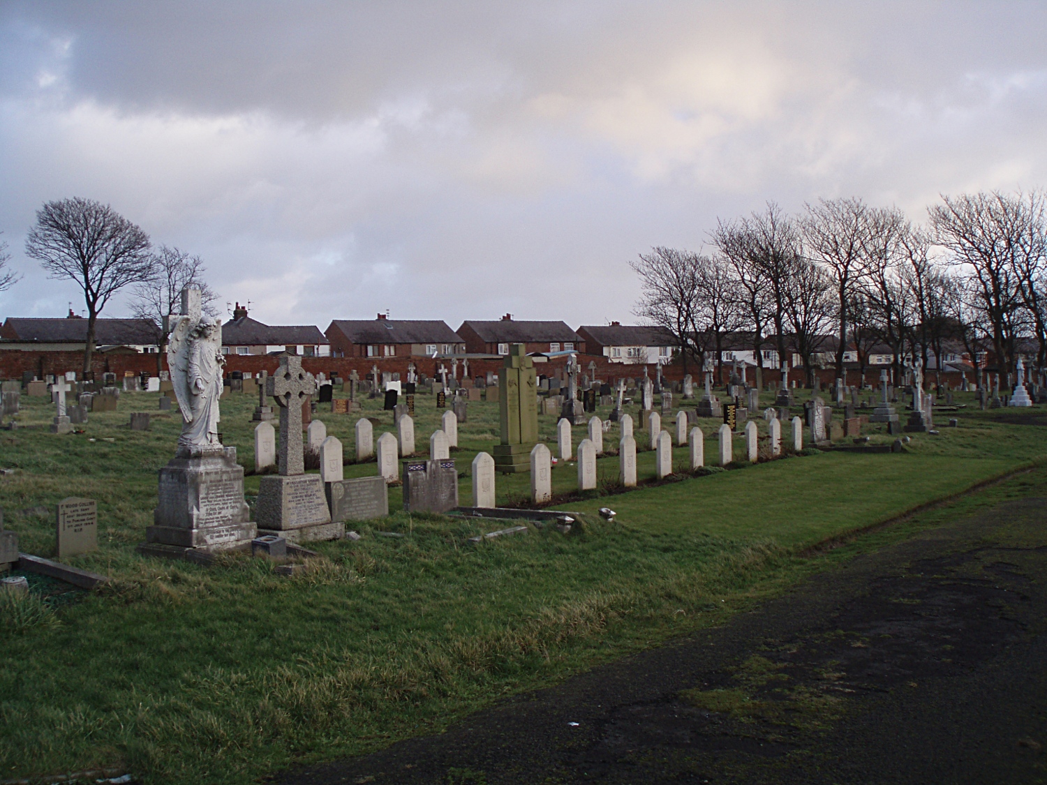 Memorials: Polish Airmen in Layton Cemetery, Blackpool