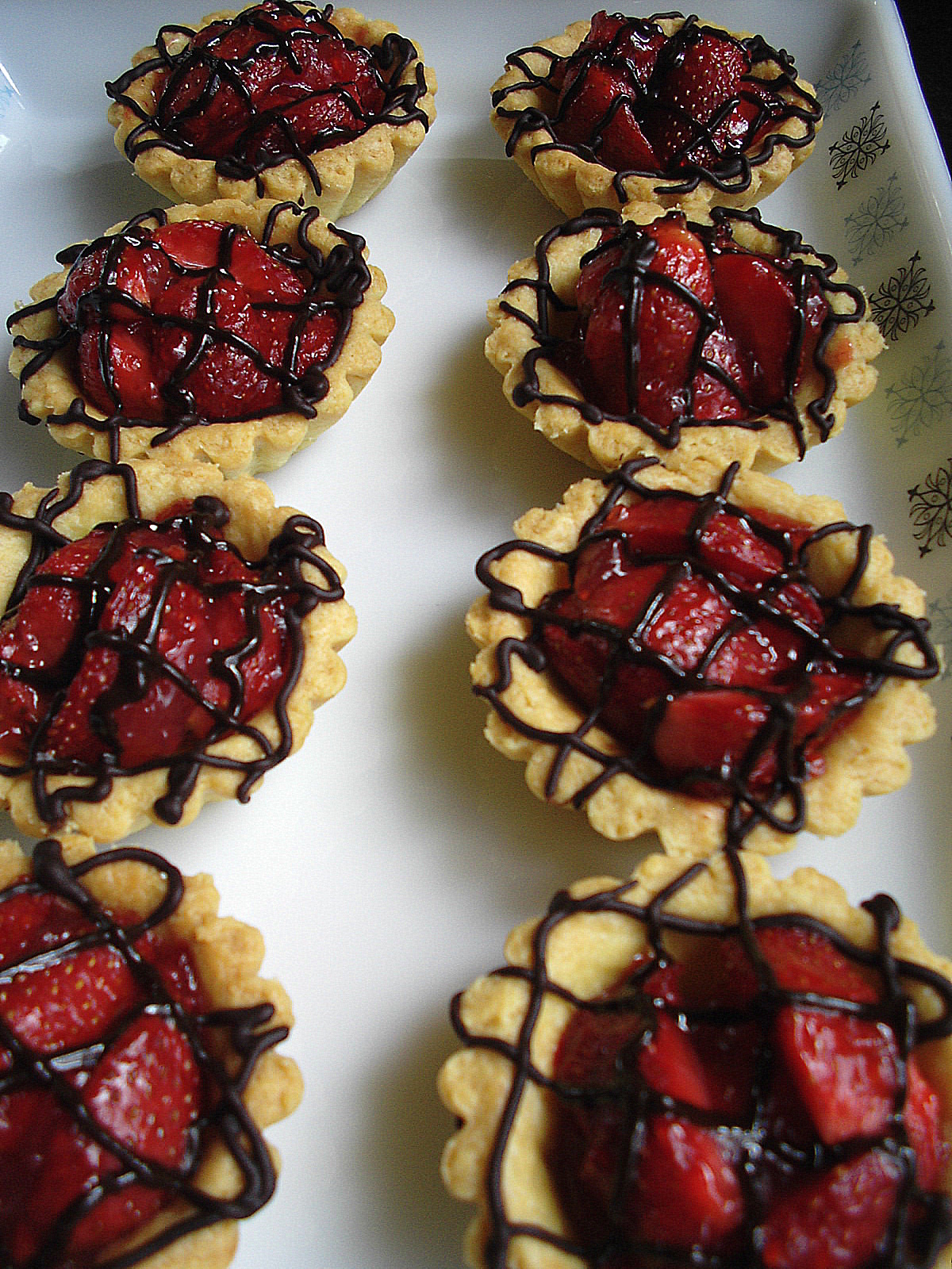 STRAWBERRY CHOCOLATE TARTLETS