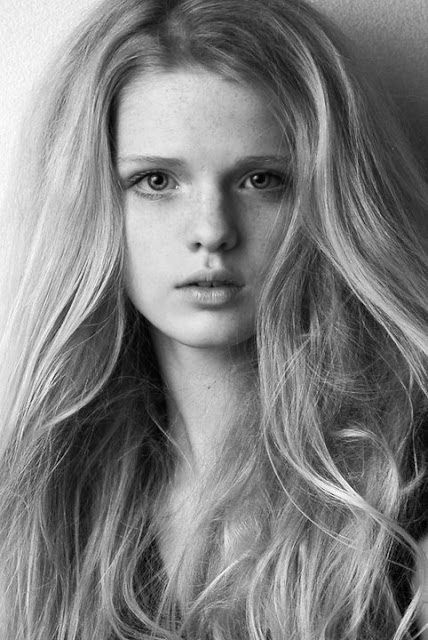 Annemarie Kuus : Photos | About A Girl...