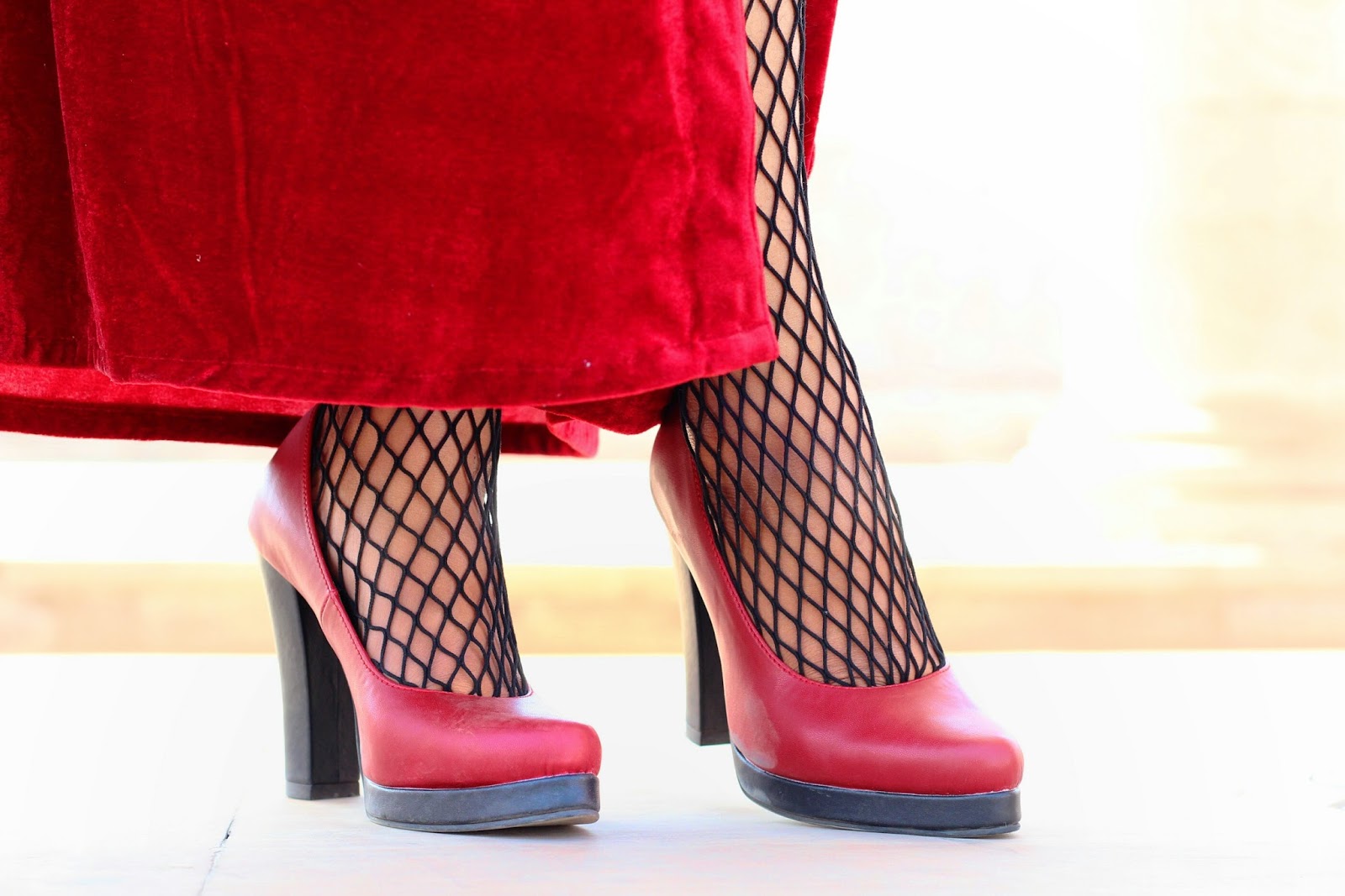 Ways to wear Fishnet stockings - style-bon
