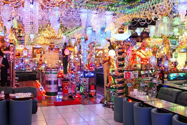 Welcome to Crazy JAPAN: A Host club (ホストクラブ)