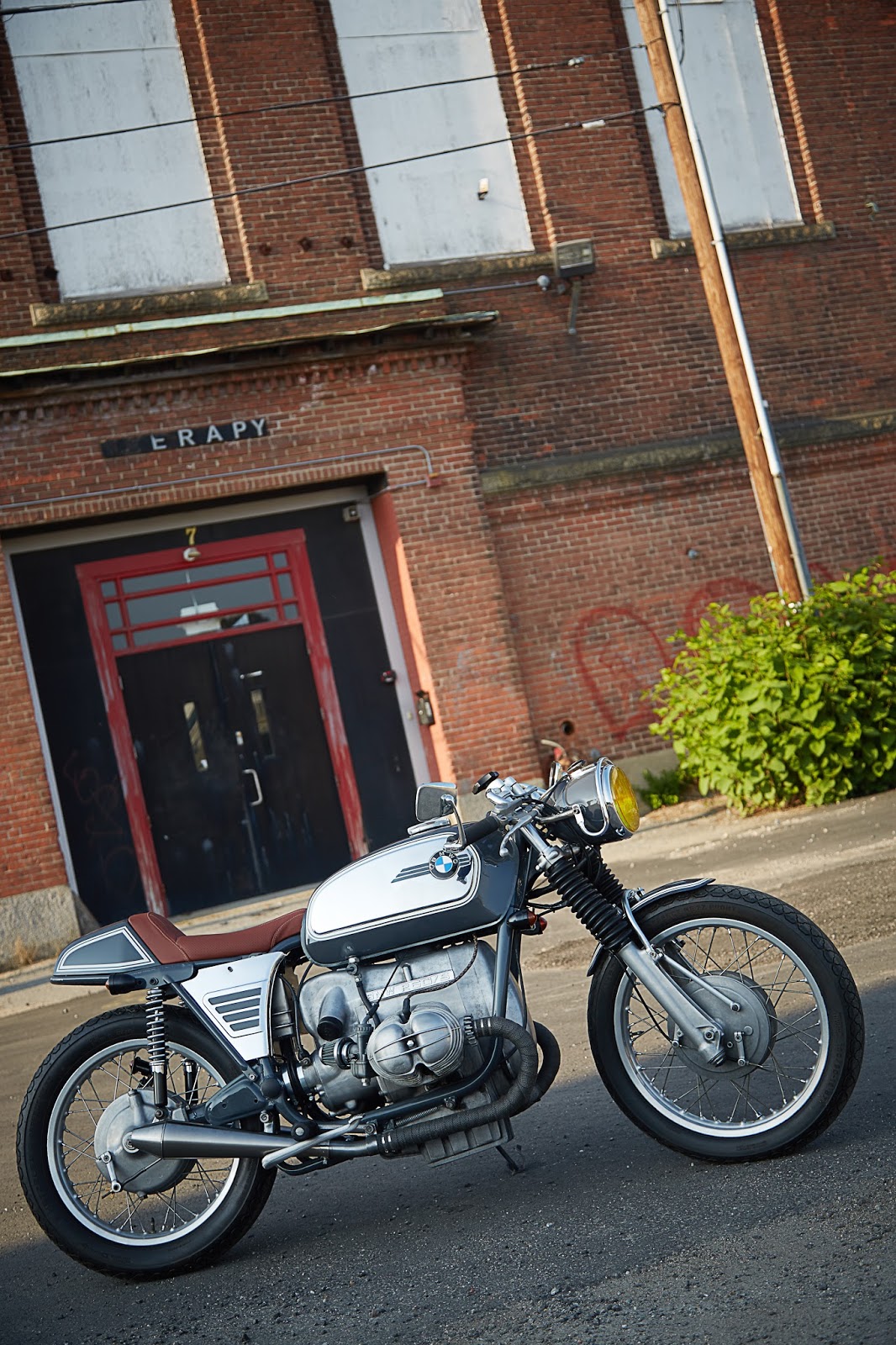Counter Balance Motorcycles: BMW r60/5 Airhead Cafe Racer