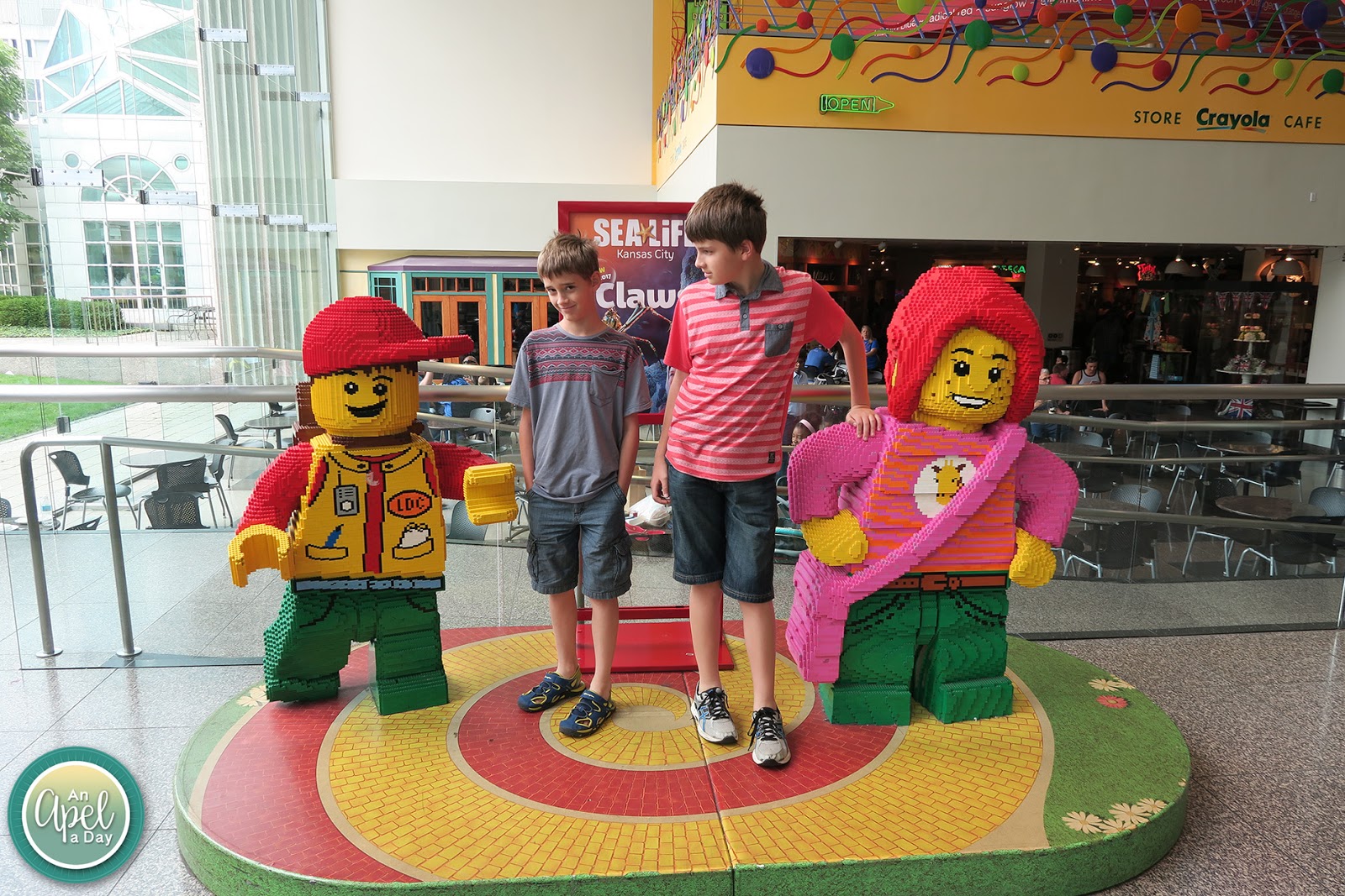 An Apel a Day: Ultimate Indoor LEGO Playground Review