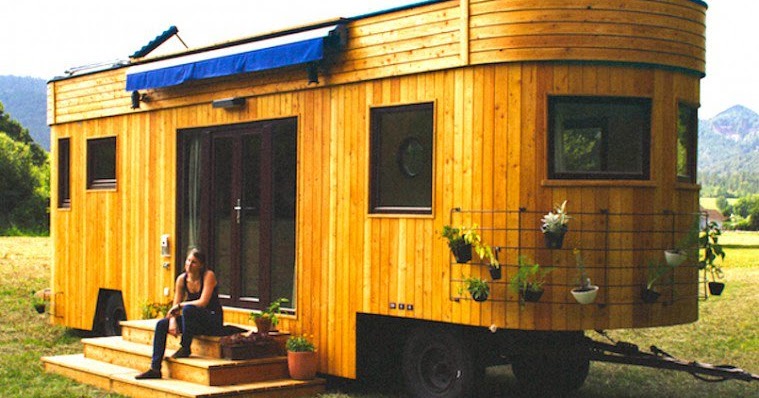 Live Off-Grid & Travel In This Beautiful Tiny Home Caravan - Take A ...
