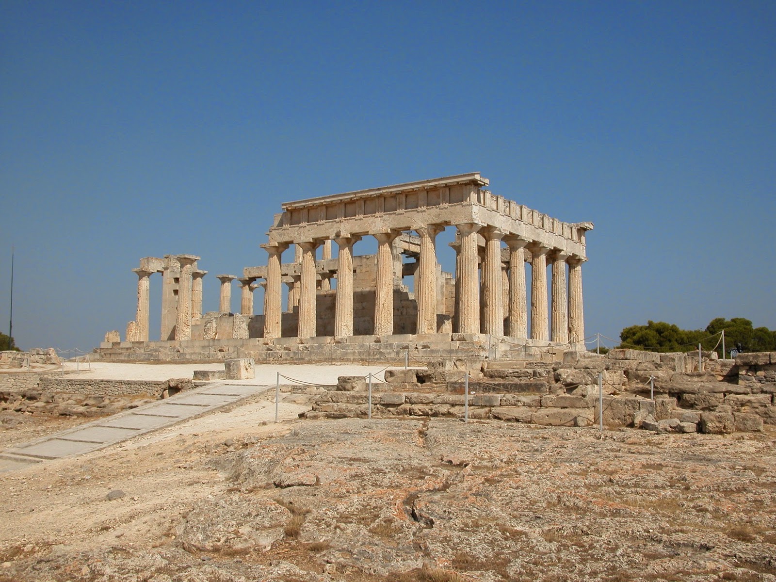 ΕΝΝΕΑ ΕΤΗ ΦΩΤΟΣ: ΑΙΓΙΝΑ - Η ΤΡΙΤΗ ΚΟΡΥΦΗ ΤΟΥ ΙΕΡΟΥ ΤΡΙΓΩΝΟΥ