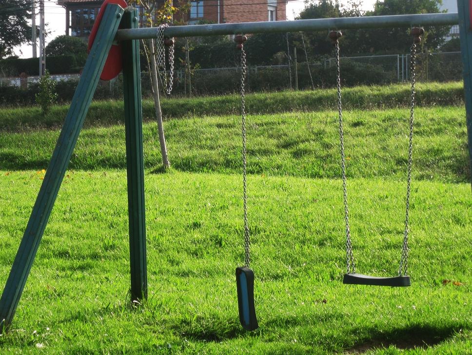 el morrión: Denuncia ciudadana... Parque infantil de la C.V. de Perlora