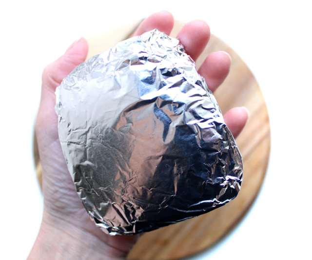 Onigirazu med spinat, sesamtofu og grillet rød paprika | Veganmisjonen