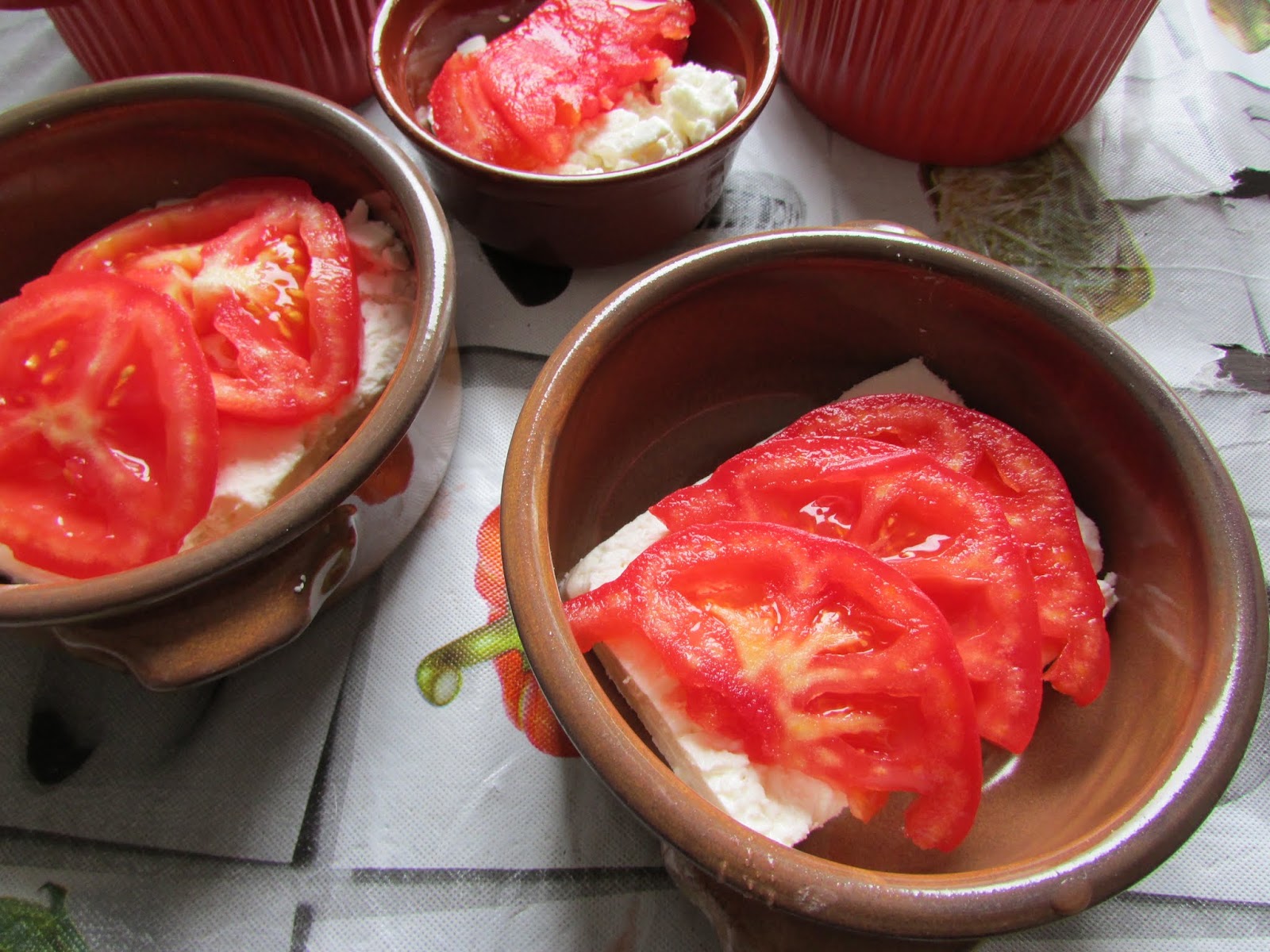 Bougiourdi, czyli feta z pomidorami zapiekana w piecu