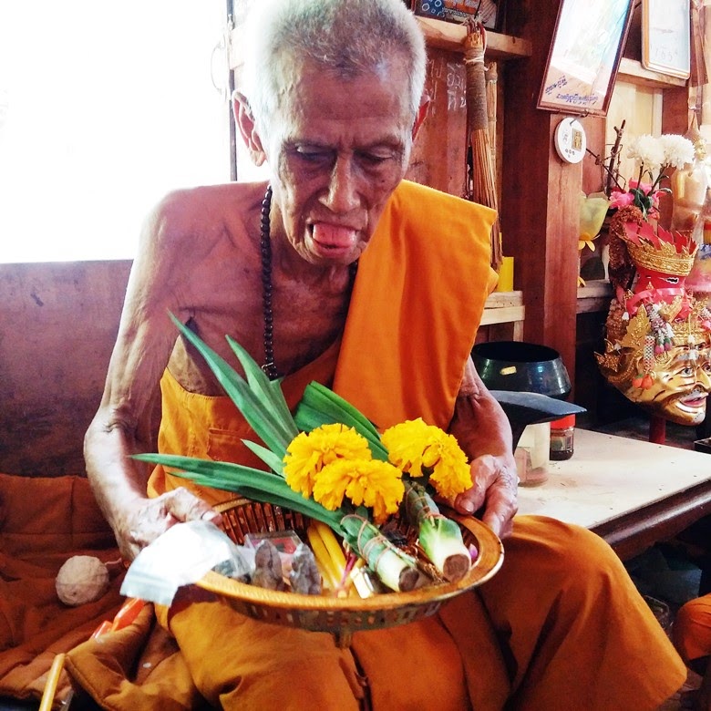 Temples In Thailand: Saraburi - Wat Nong Mek - LP Inn