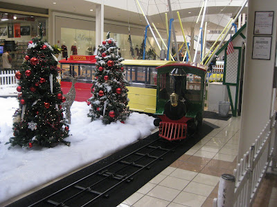 The Wolfe Pack: Mall Holiday Train Ride