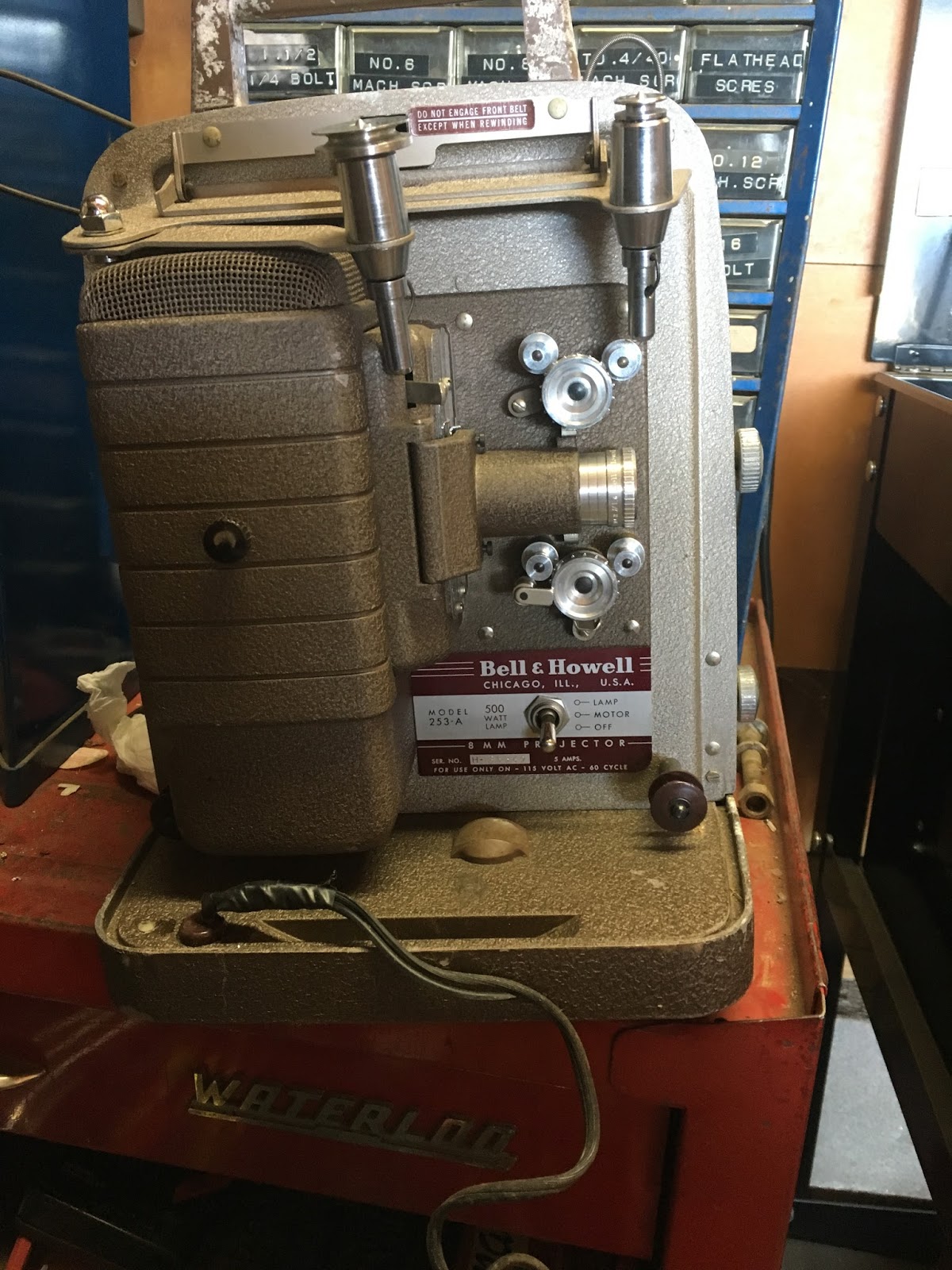 Colecciones: Proyector Bell & Howell Model 253-A