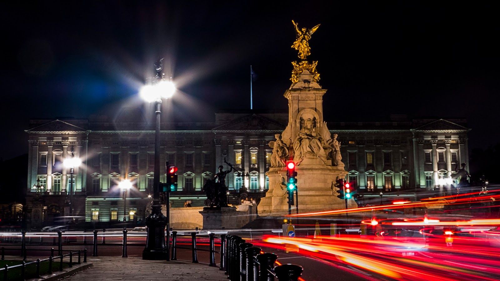 A Backpacker's Life: London at Night