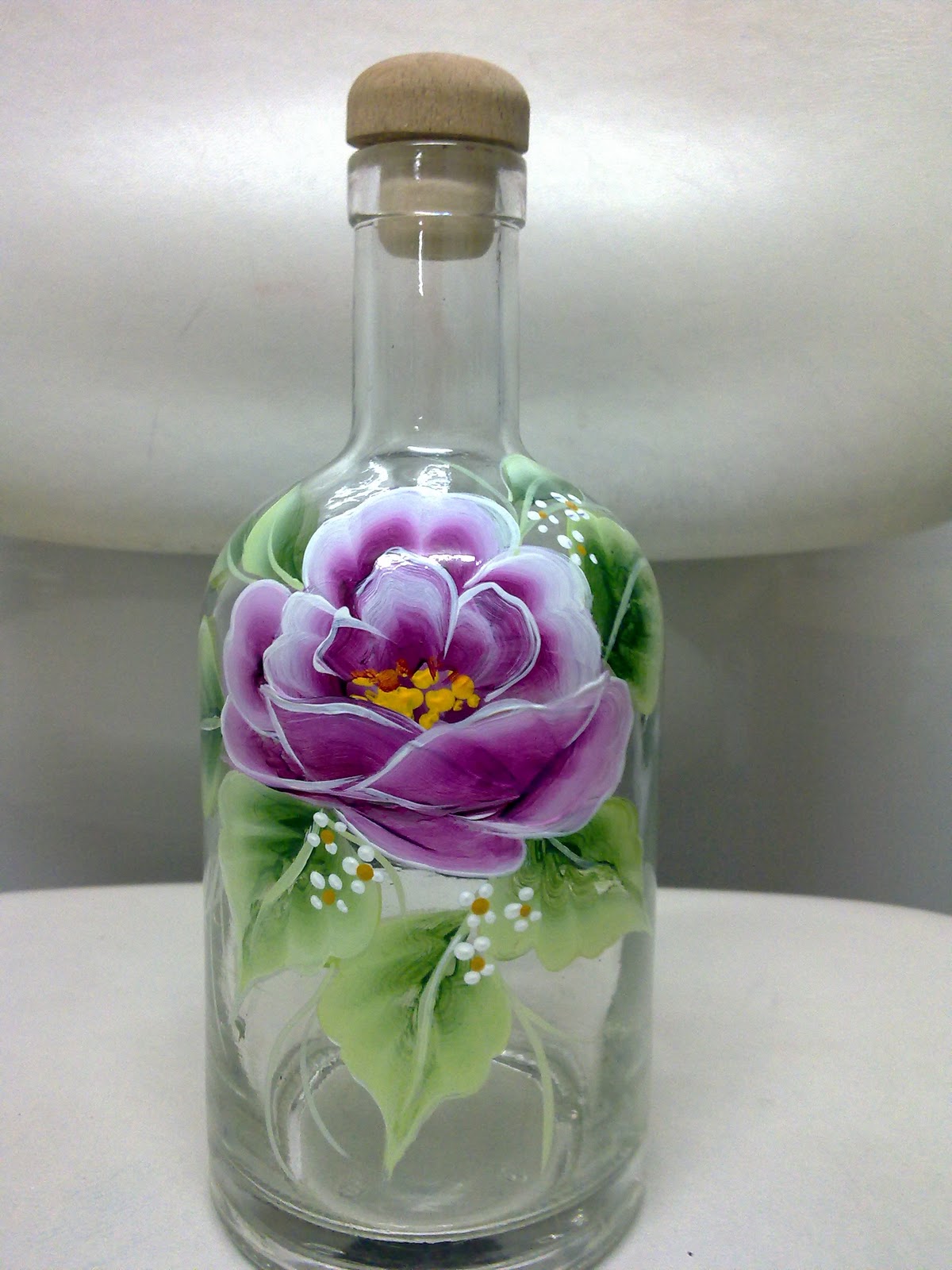 ADOLFINA MESA: BOTELLAS DECORADAS Y PINTADAS A MANO EN TECNICA MULTICARGA