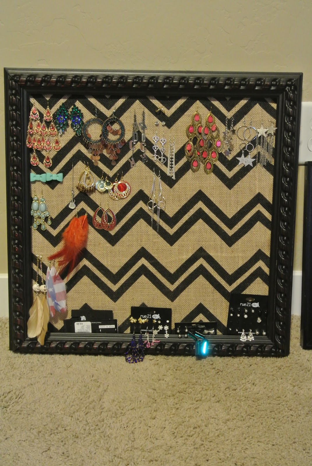 nightchayde: DIY Earring Rack for under $25.00