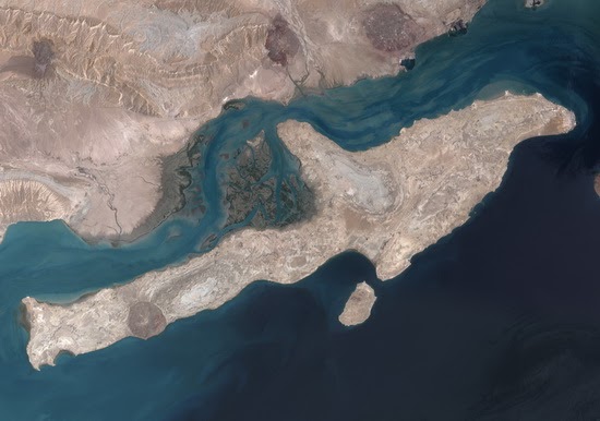 THE WORLD GEOGRAPHY: 10 Unusually Shaped Islands Worldwide