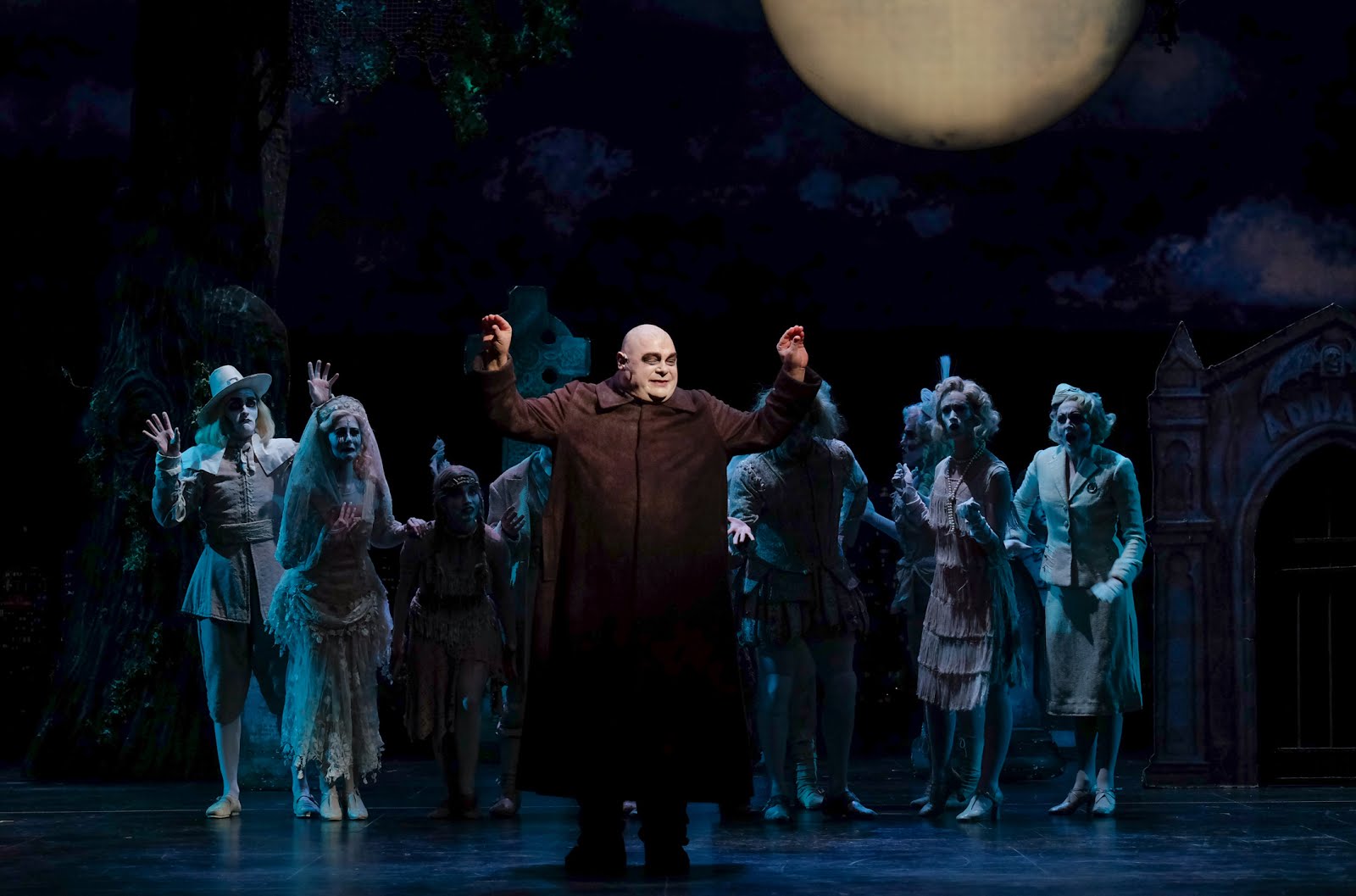 Carol's Reviews: Funky Fun with the “The Addams Family” at Moonlight