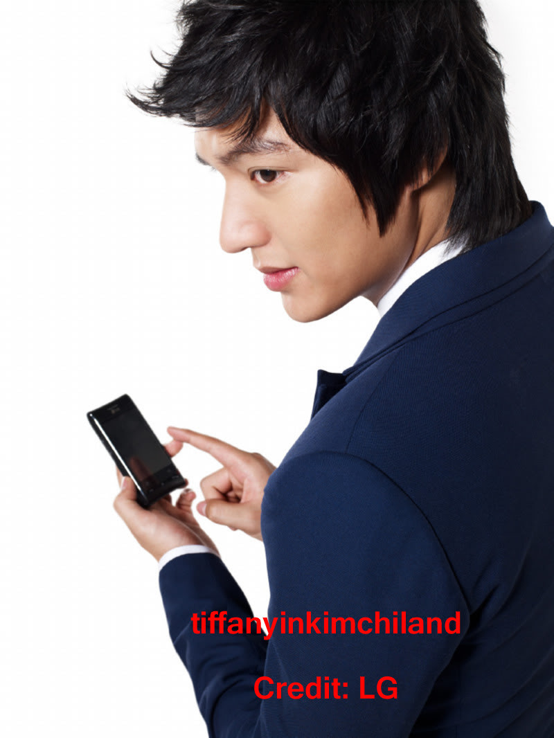 Lee Min Ho and His Phone | Okay Wallpaper