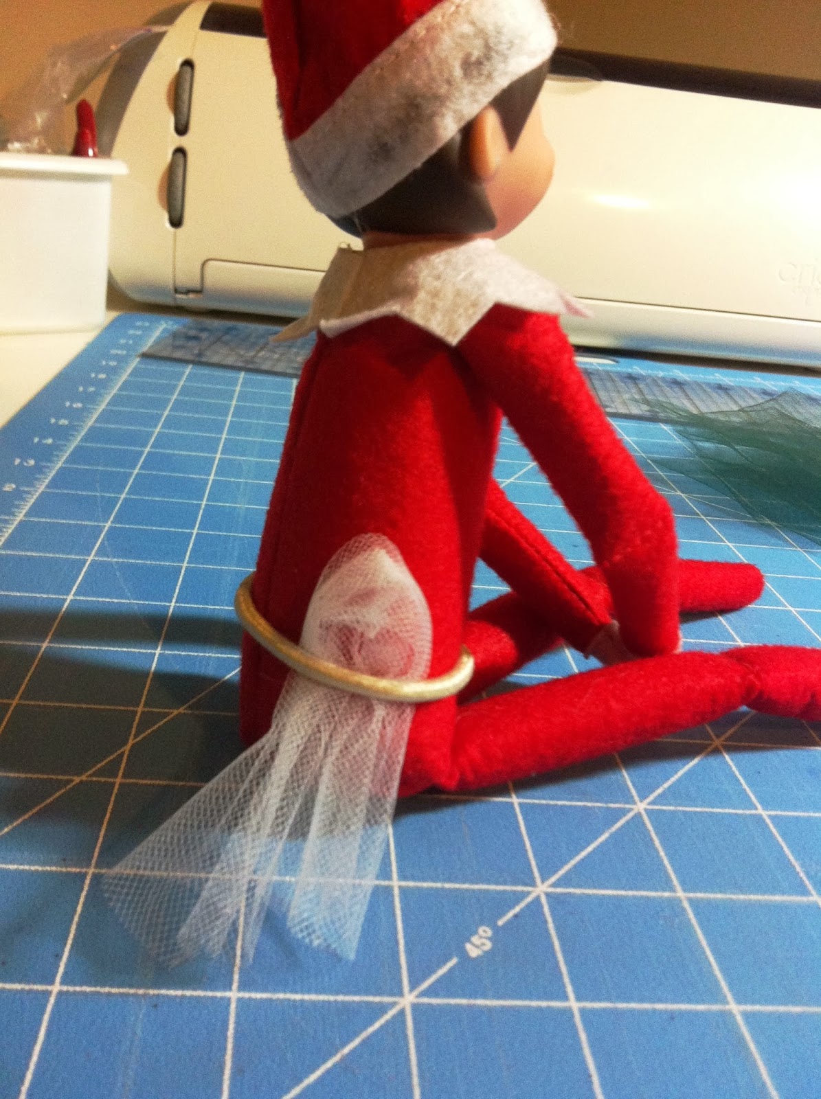 A Happily Ever Crafter: Elf on the Shelf Tutu Tutorial