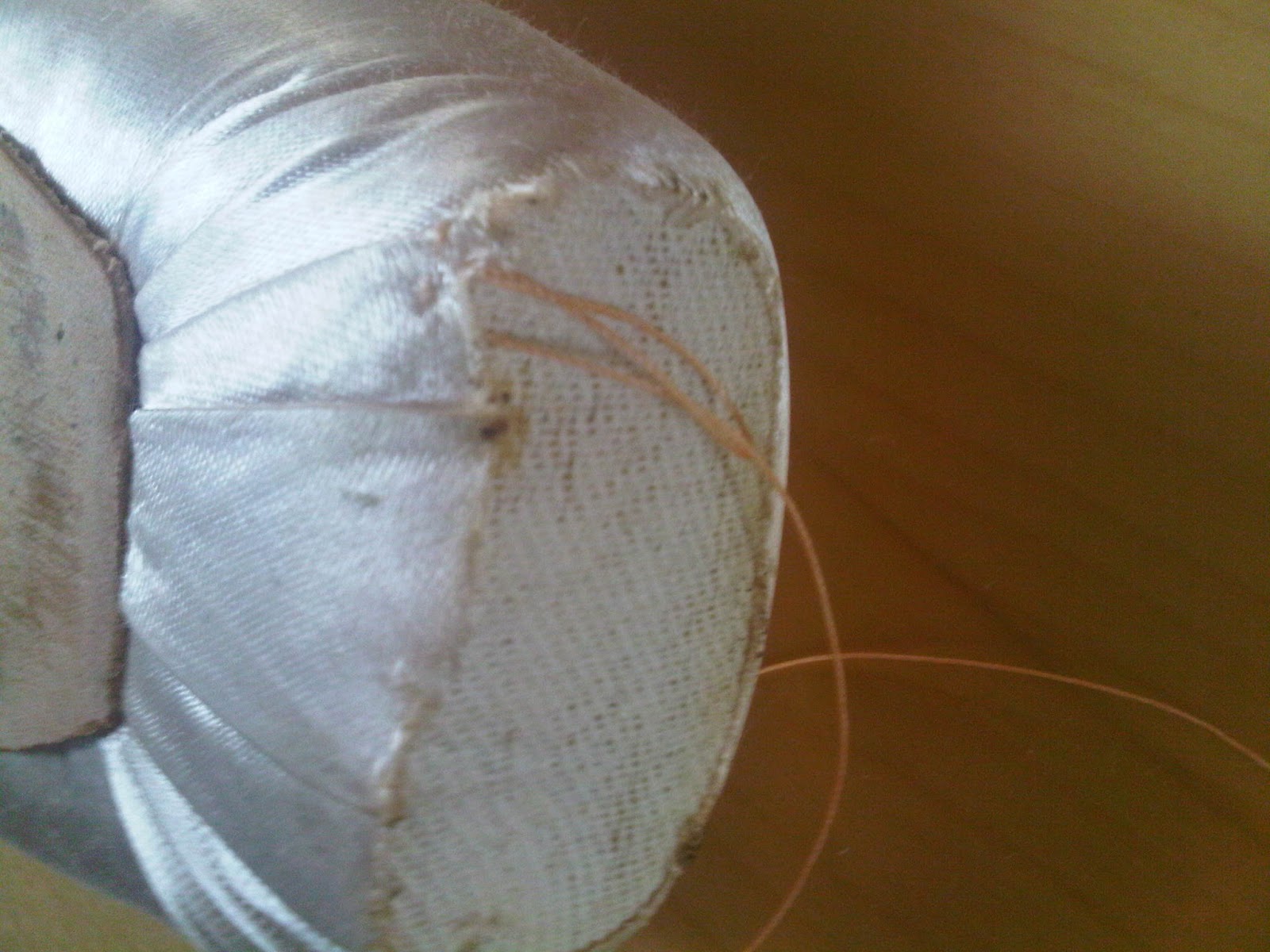 breath.dance.smile: Pointe shoe darning basics