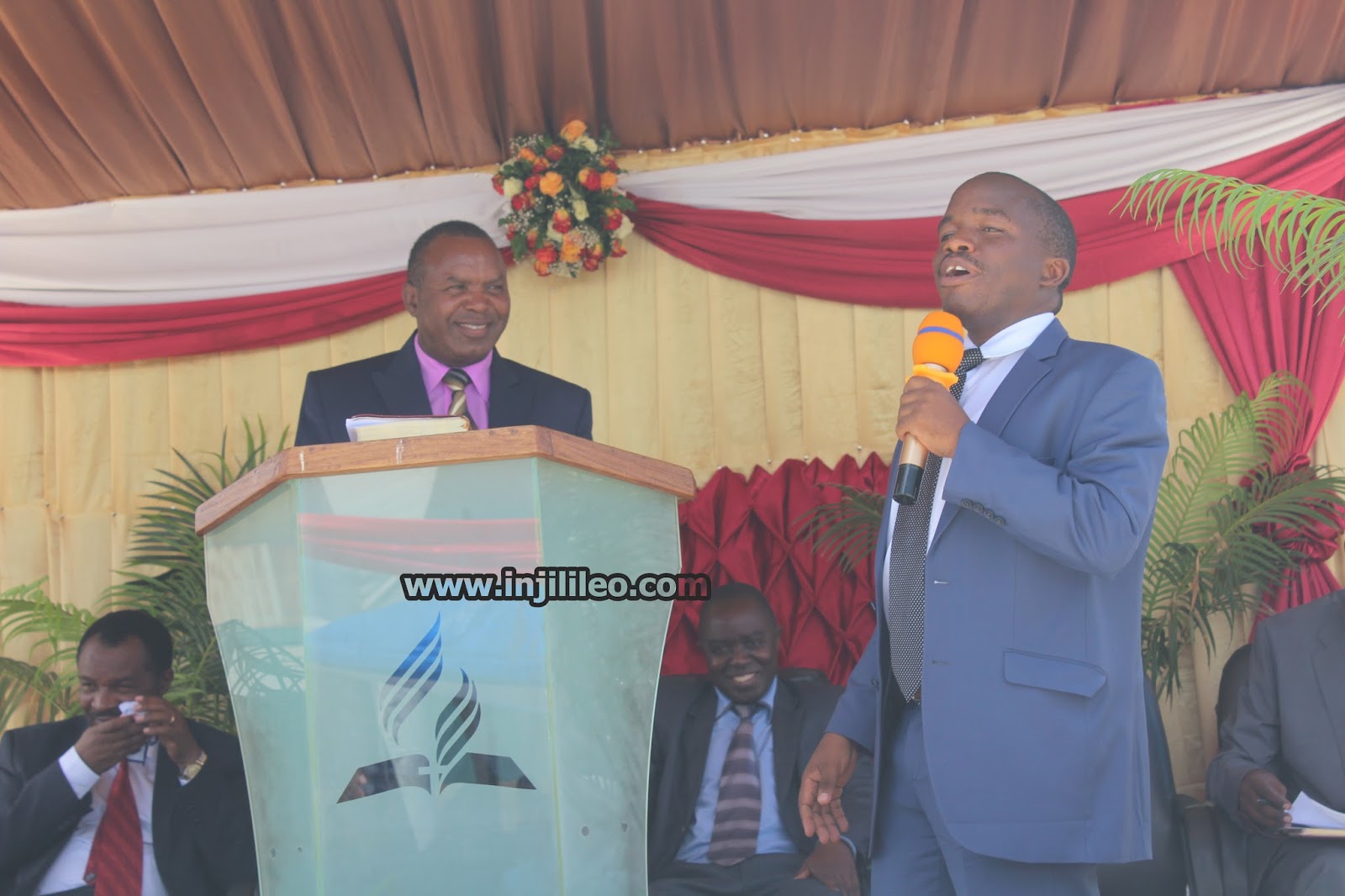 IBADA YA KUMUAGA MCHUNGAJI ALIYEKUWA ANACHUNGA MTAA WA TEGETA SDA ...