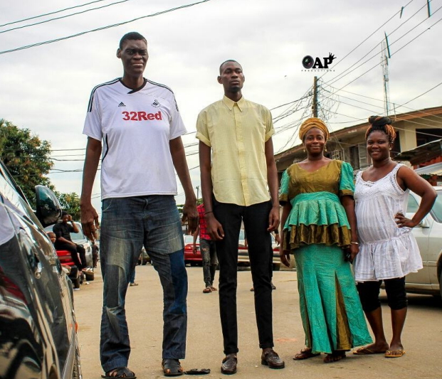 Nigeria's Tallest Model Bakare Mubarak Finally Meets Afeez Agoro,The ...