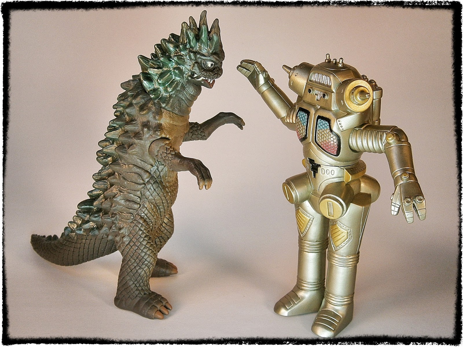MechaGeezer's Toy Ramblings: Toy Review: Bandai Ultra Monsters Bemular ...