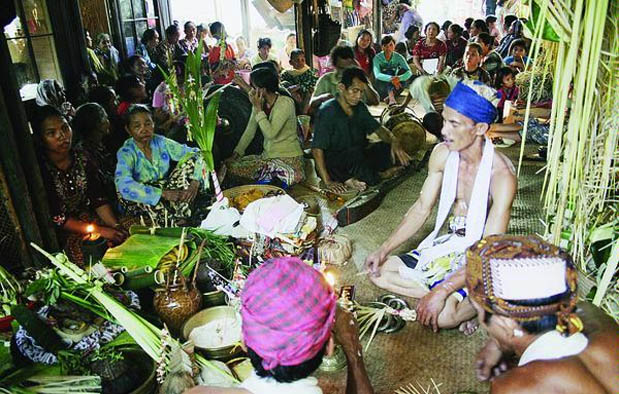 21 Upacara Adat Di Indonesia Dan Gambarnya - Tarjopedia