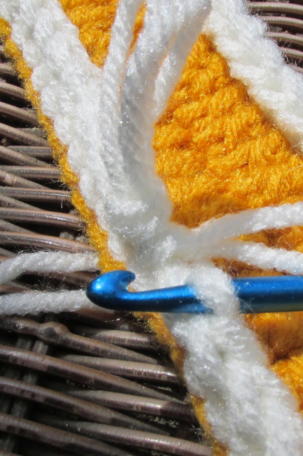 Grammy Dirlam: Neice's "Dam - It" A Free Crochet Tutorial