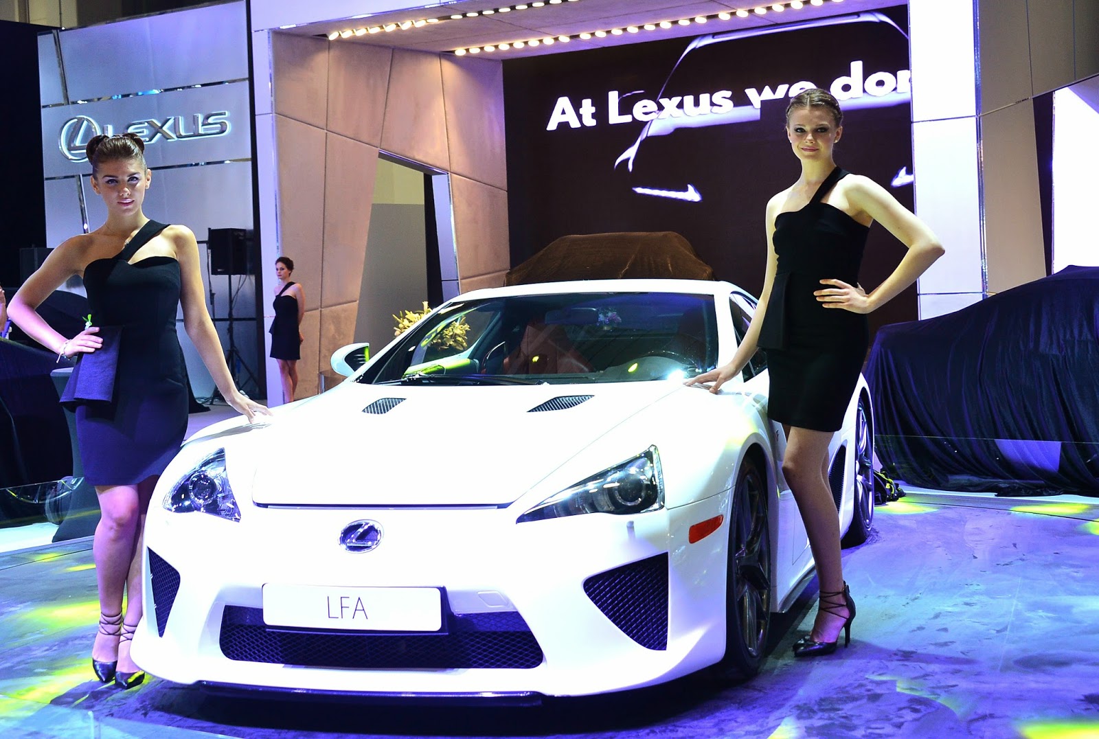 LEXUS İLK SİPARİŞLERİNİ İSTANBUL AUTOSHOWDA ALDI - motobilim.com
