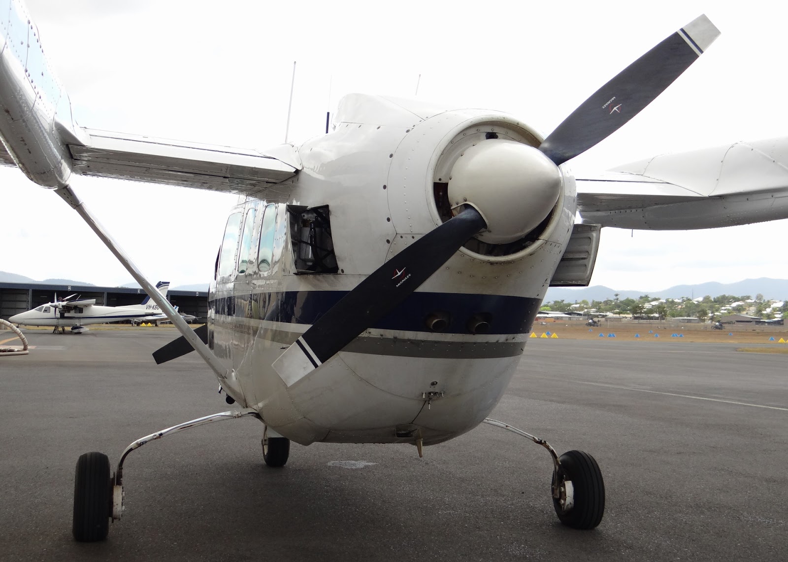 Air Queensland.blogspot: R-Mach Aviation Cessna 337G Super Skymaster VH-JOE