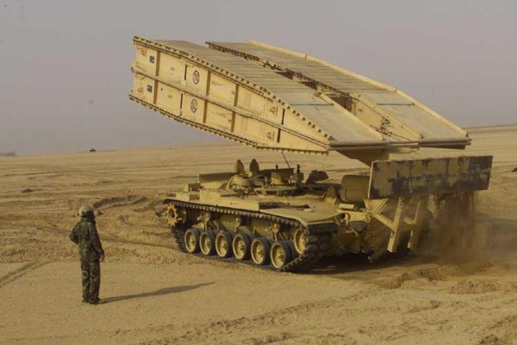 FOTOARMAS.COM: Vehiculo Tiende Puentes M-60 AVLB.