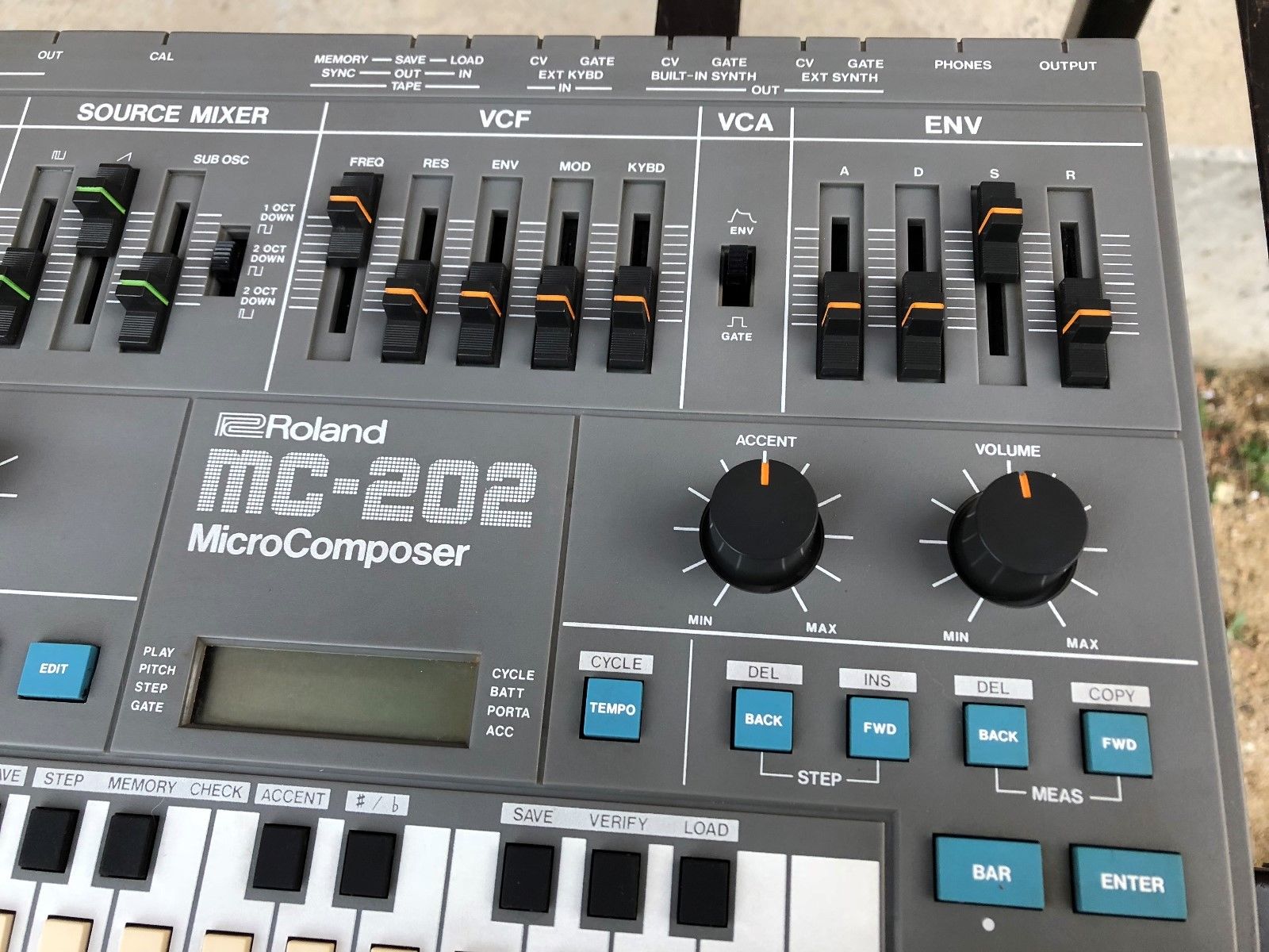 MATRIXSYNTH: Roland MC-202 synthesizer/sequencer